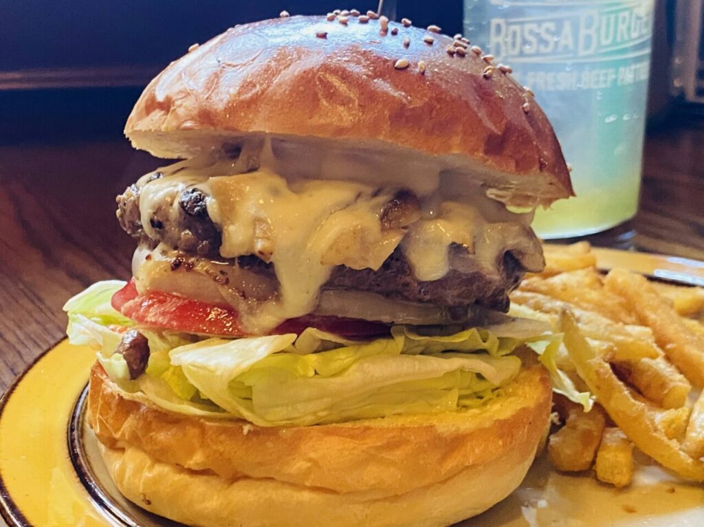 【足立区】とろけるモッツァレラときのこの旨味が絡み合う！ 芸術作品のような「BOSSA BURGER」のハンバーガーを喰らう！ | 号外NET 足立区